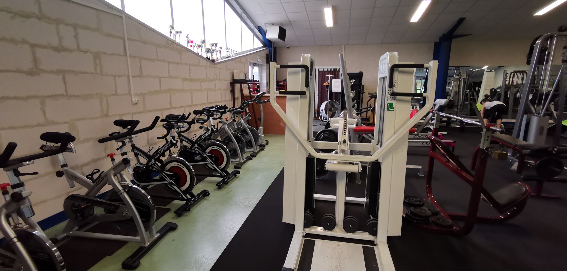 Photos de la salle et des machines
