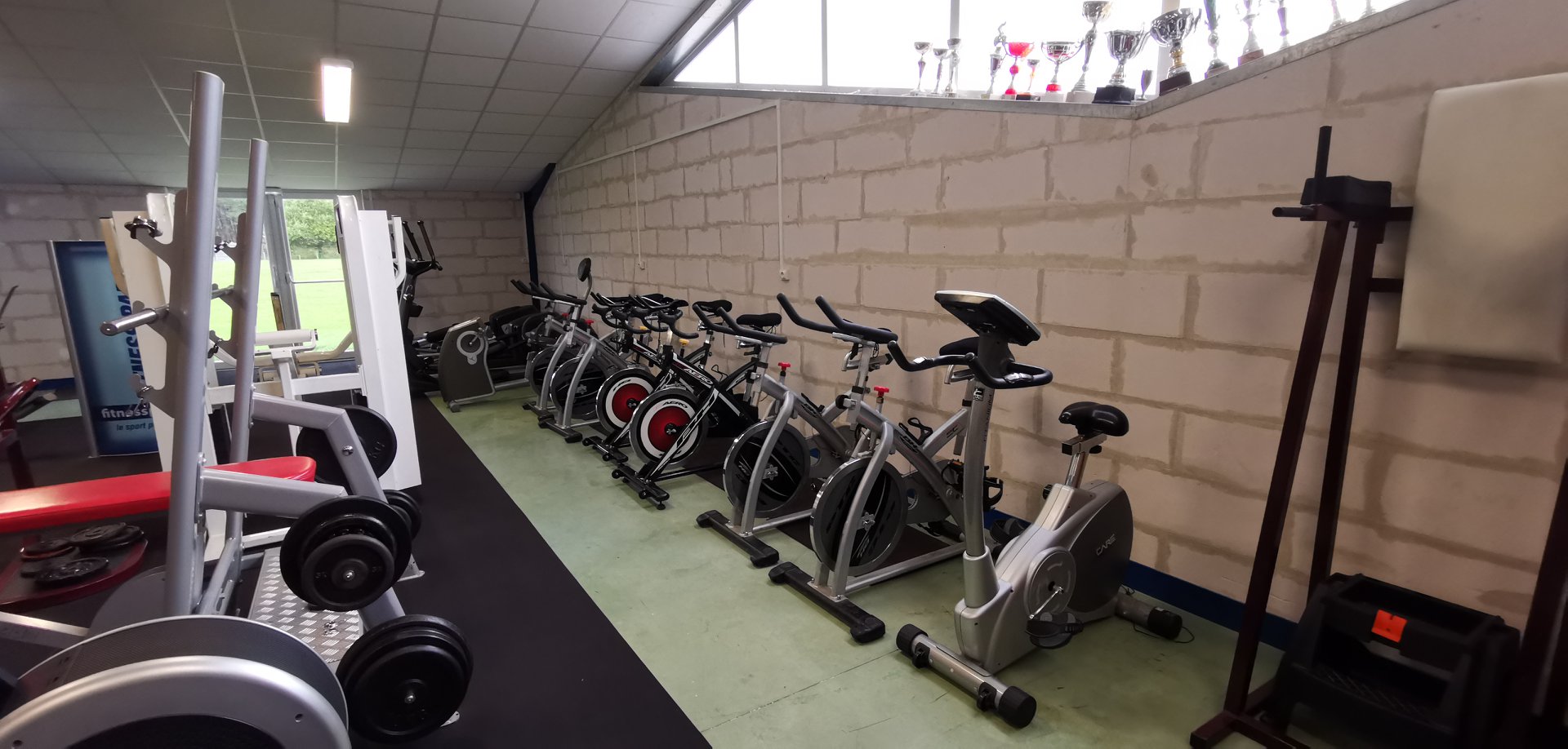 Photos de la salle et des machines